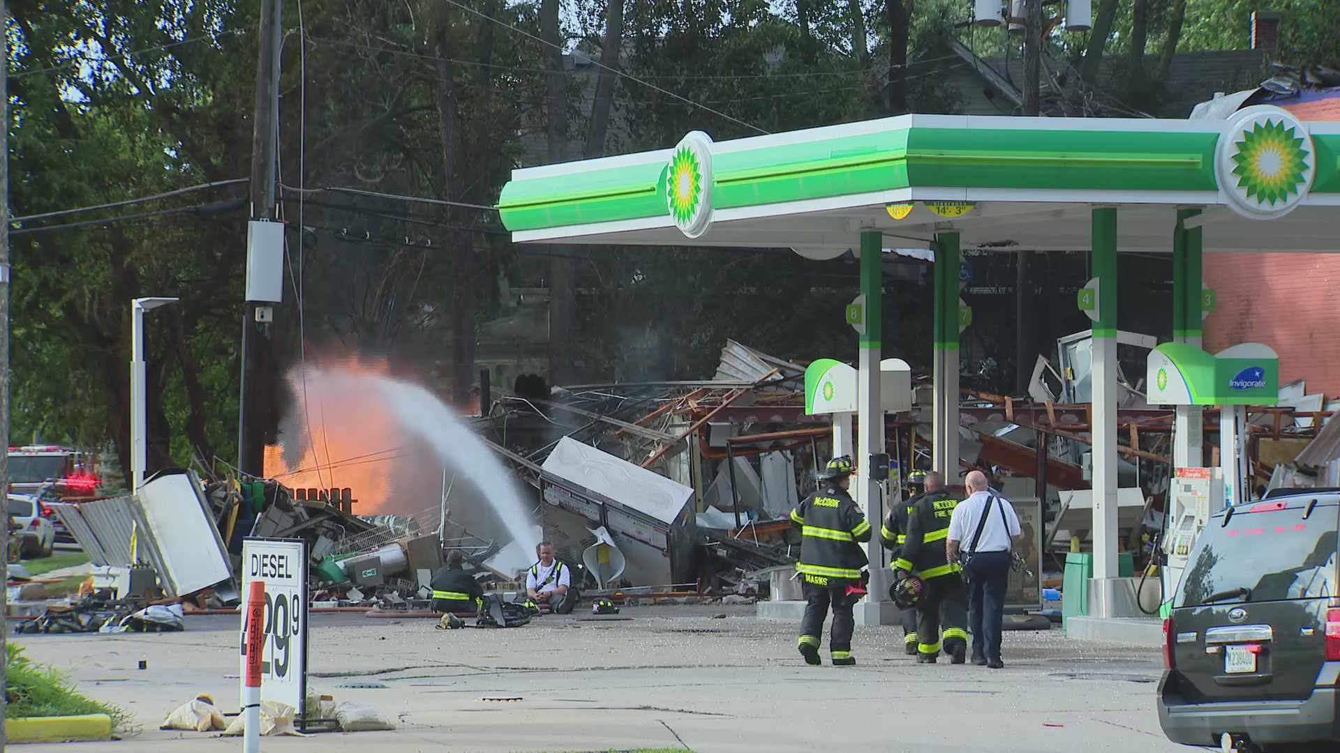 Explosion at gas station rocks Berwyn – Midday News – WGN-TV