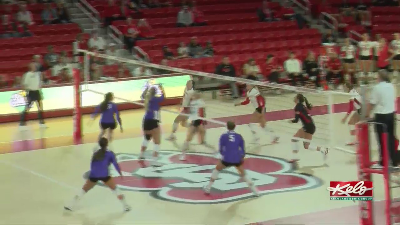 SDSU, USD volleyball draw national attention to South Dakota – KELOLAND.com