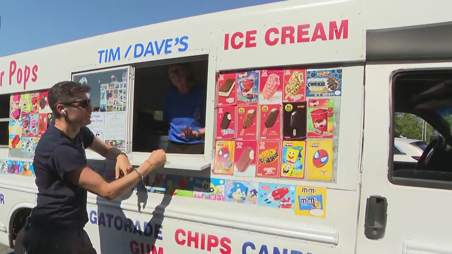 Polar Pops serves ice cream for a purpose – PIX11