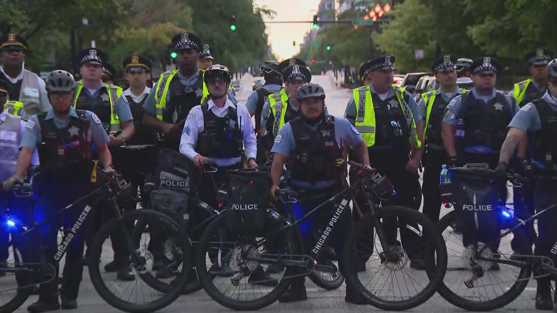 Protestors clash with police amid rally outside Israeli Consulate on ...
