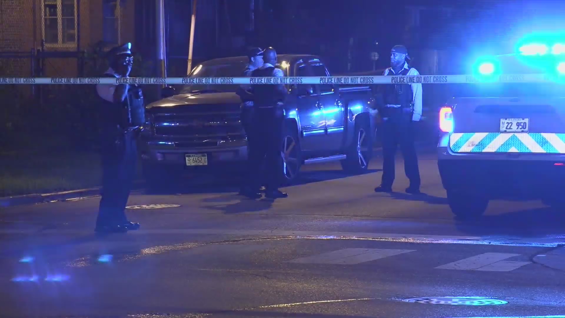 CPD SWAT Team surrounds Auburn Gresham residence amid search for gunman ...