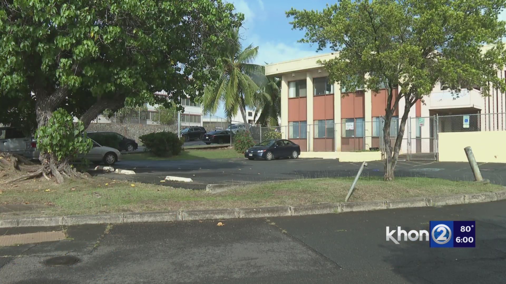 Police searching for suspect in fatal Halawa stabbing – KHON2